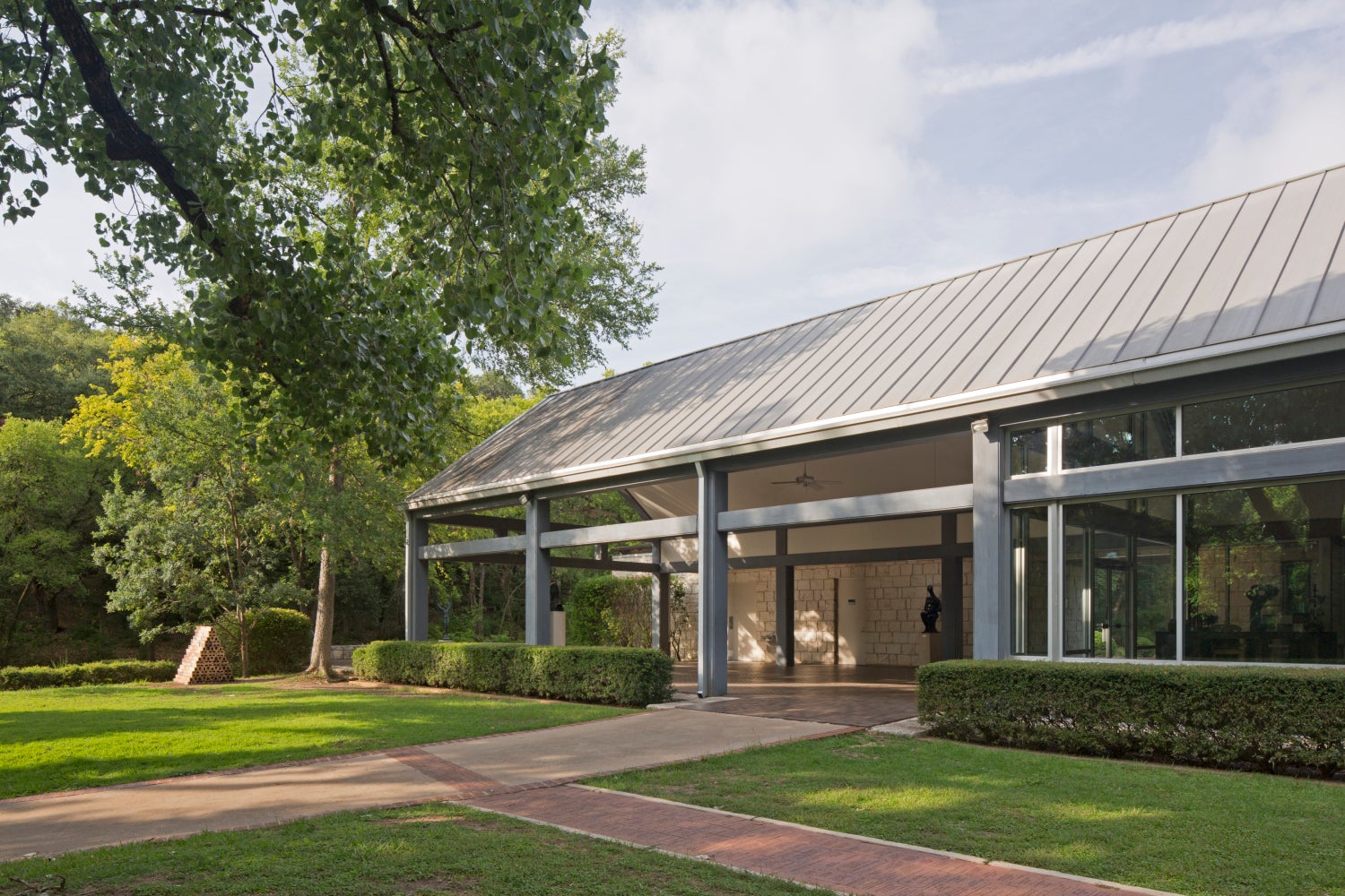 Houston's Buffalo Bayou: Buildings in Parks - Larry Speck